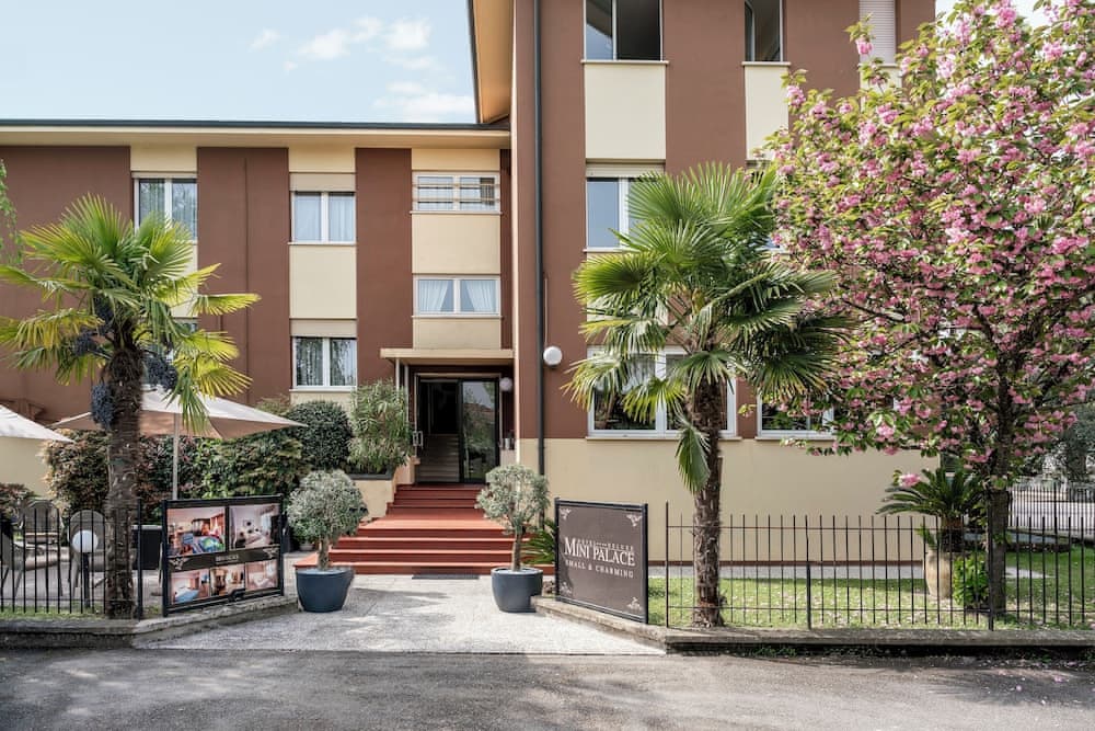 Hotel Mini Palace Country House €138