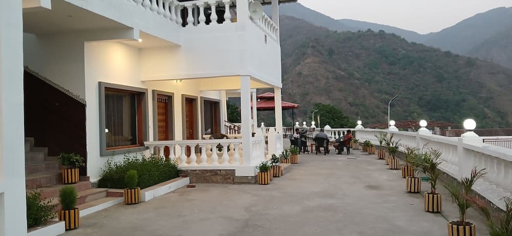 Paatli Fort Estate Resort $84