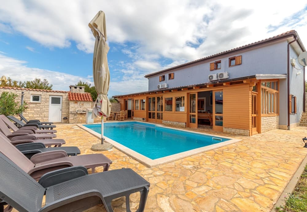 Pool & Fun House Betiga 1 With gym $3,666